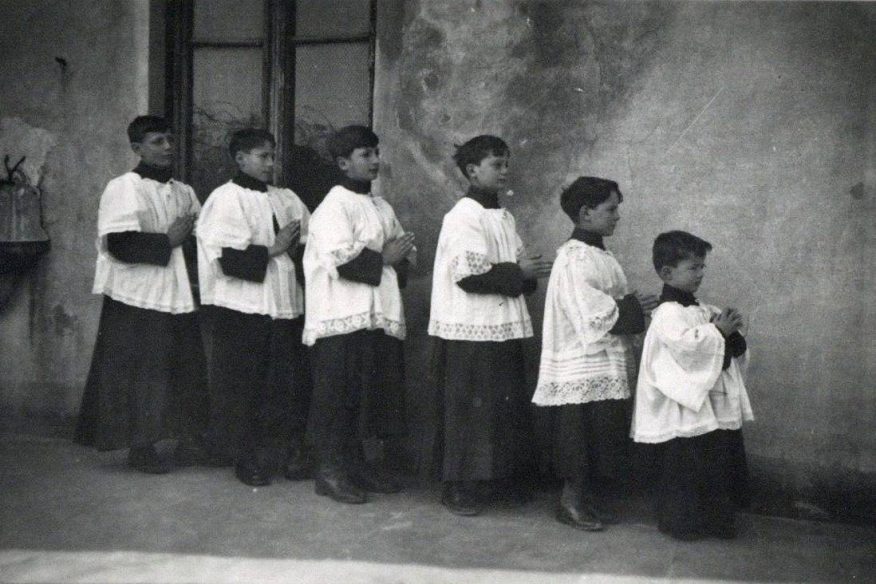 Dressing a Jesuit: clothes and wardrobe composition - Historical Archives